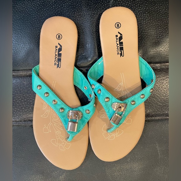 Air Balance | Shoes | New Air Balance Womens 8 Lock Studded Flipflop ...